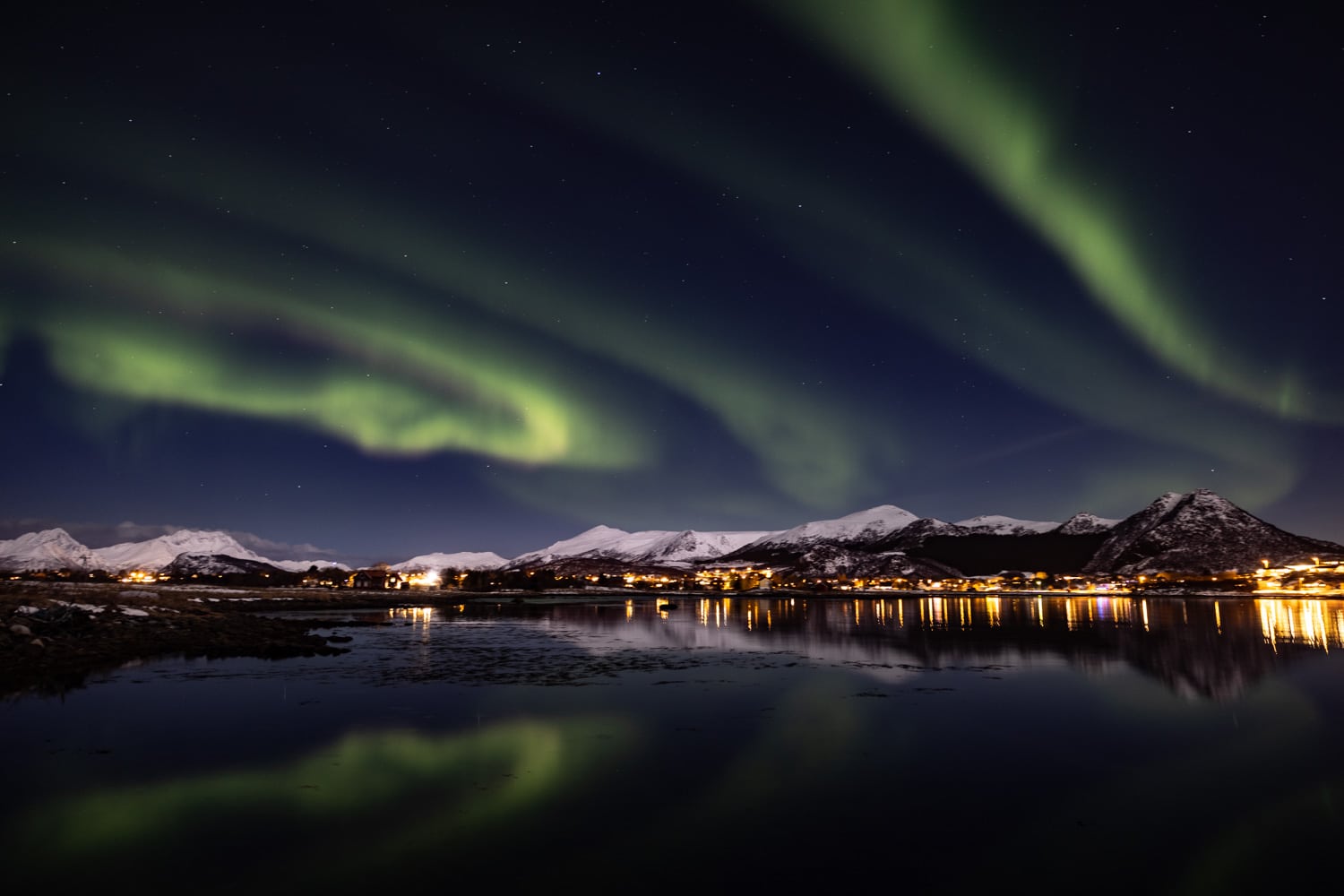 Le mystères des aurores boréales expliqué aux enfants